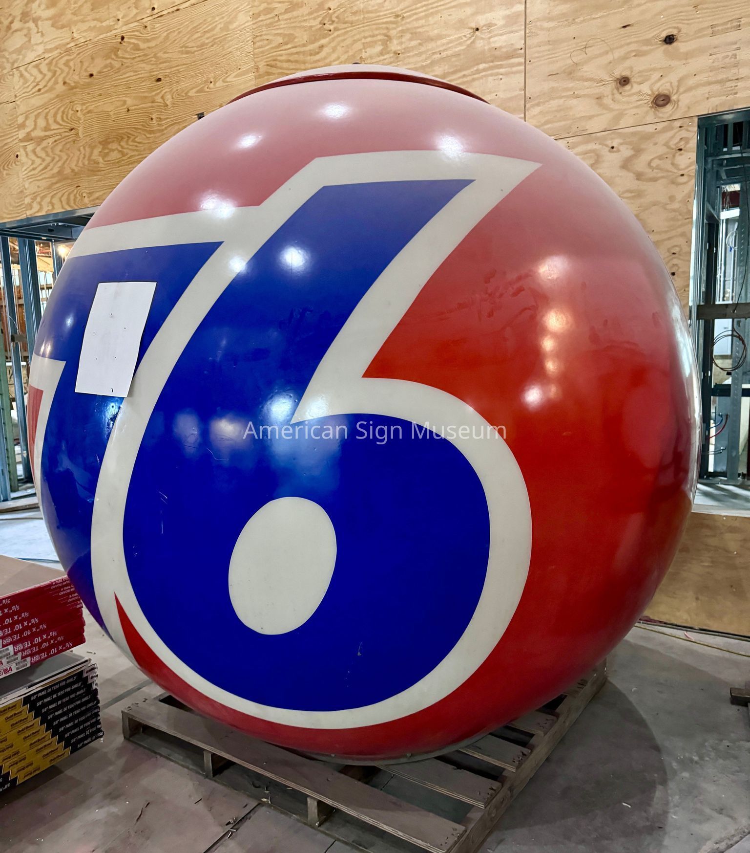 76 Ball Sign