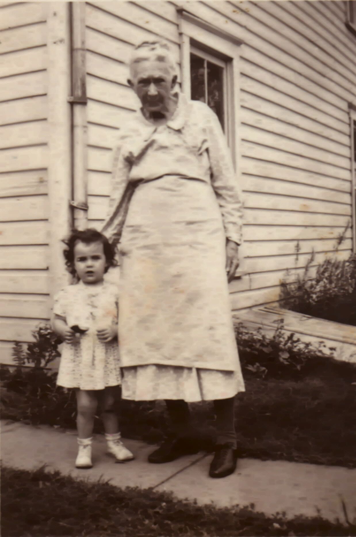Sarah Matilda "Sadie" (Grandon) Cook [1862-1942] with her great ...