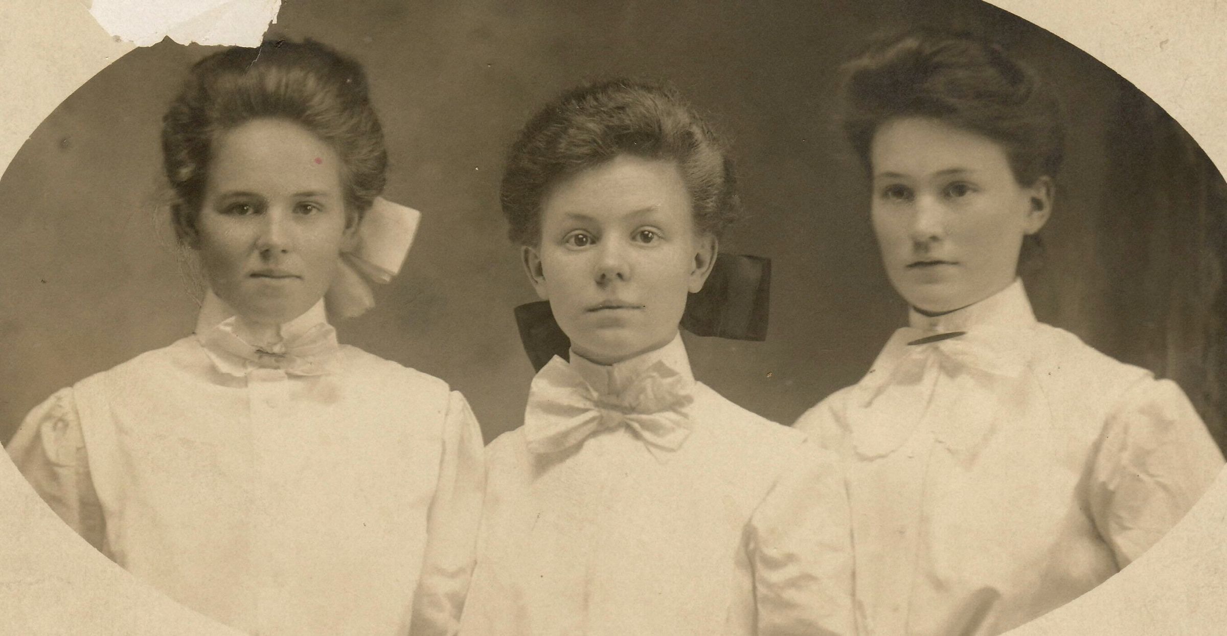 Ivie Maud Cook [1892-1925], Wilma (Cook) Wood [1891-1918], Frances ...
