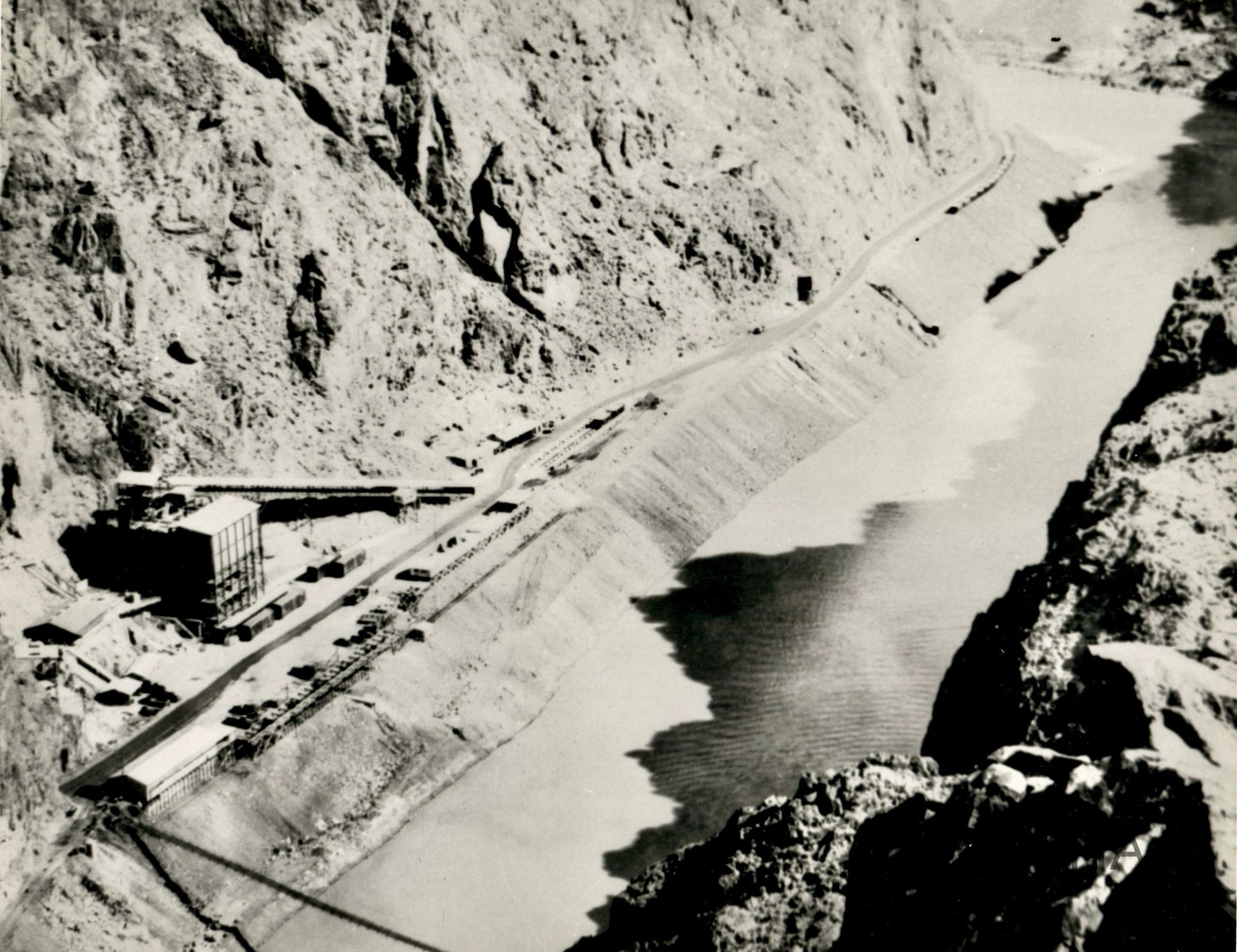 Hoover Dam - construction: Black Canyon damsite